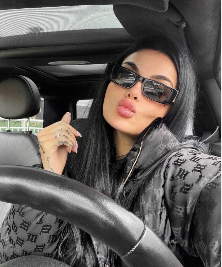 Kamila Smogulecka (Zusje) Net Worth: How Rich is MMA Beauty
